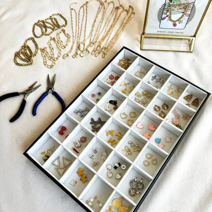 Charms – Claire & Schuster