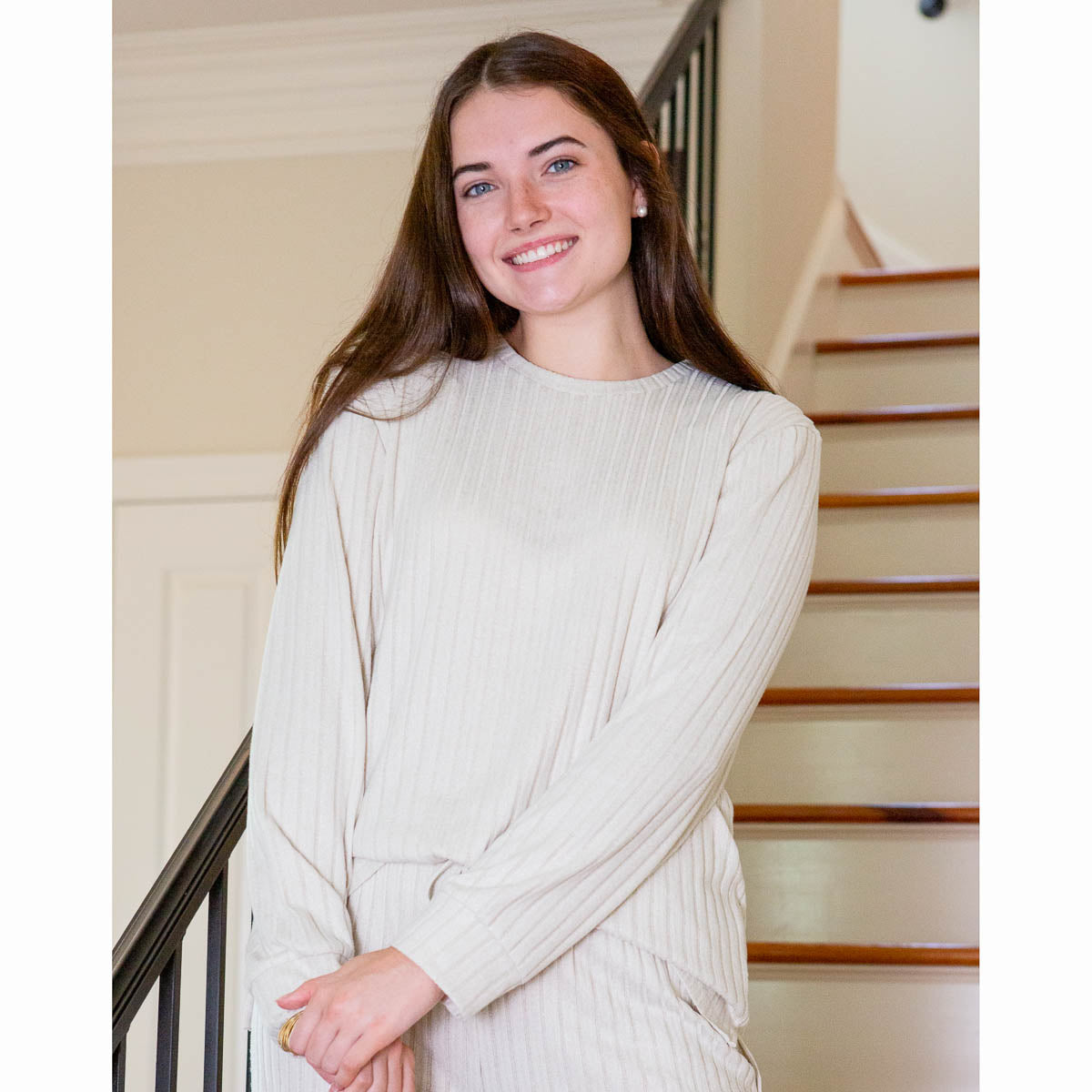 Deese Lounge Top, Taupe – Claire & Schuster